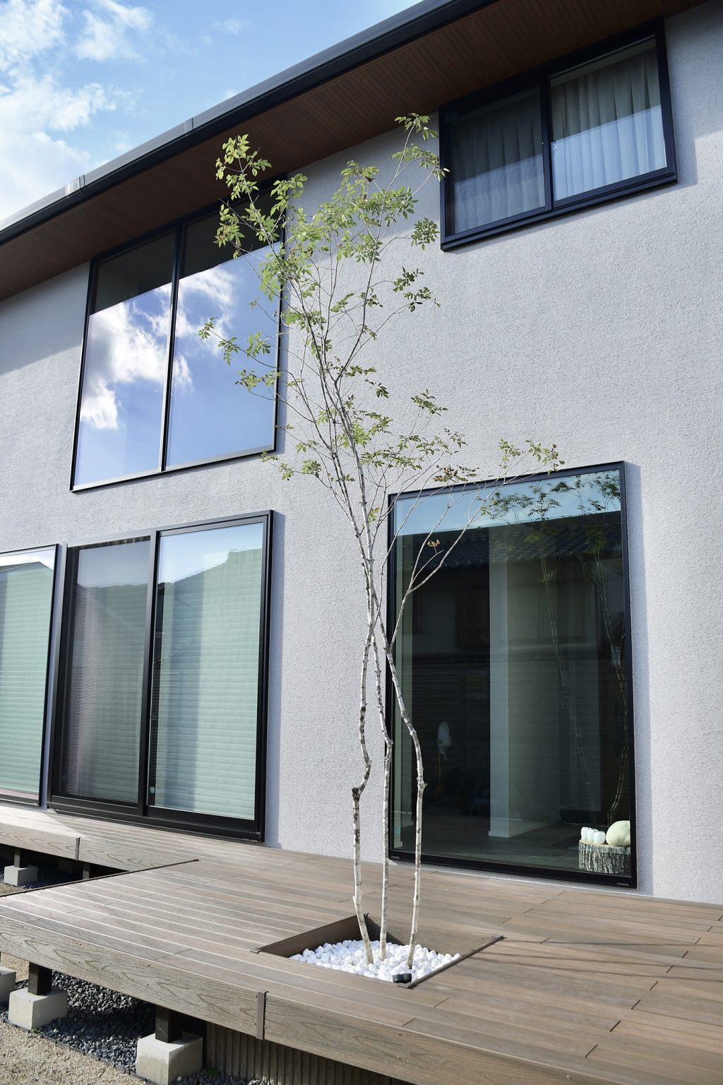 メンテナンスフリーなお庭へ！ズボラでも安心、手入れ不要な庭作り | wanipost